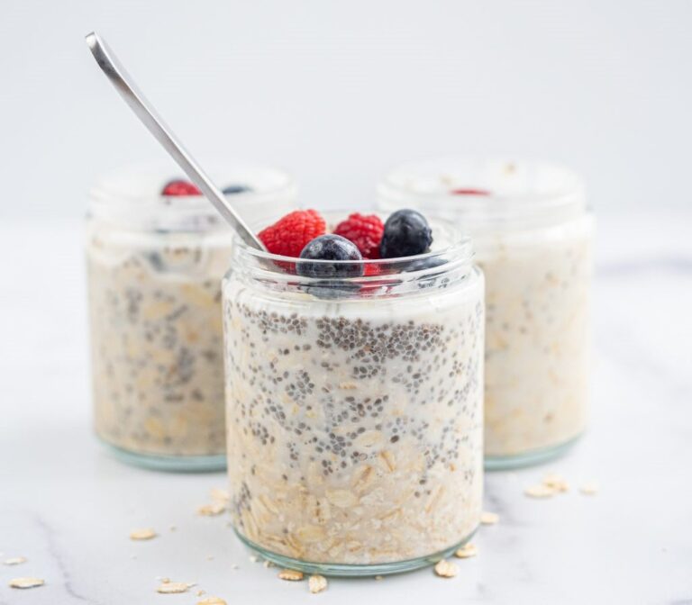 EASY OVERNIGHT BERRY OATS – 100% Health